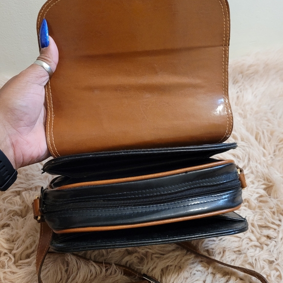 Moda Italiana | Bags | Moda Italiana Vintage Leather Black And Tan ...